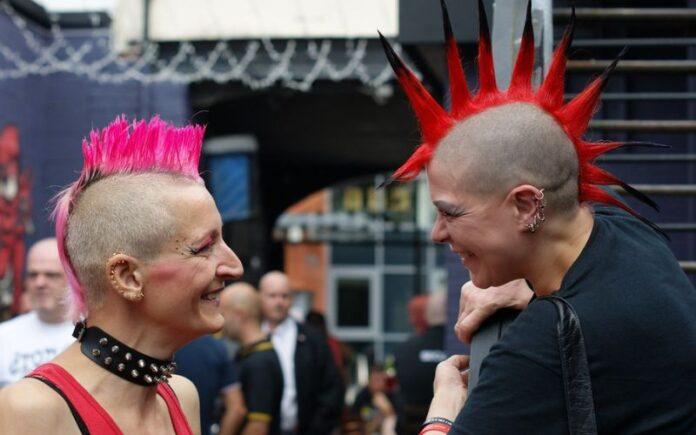 Phong cách punk là gì ? 8 item mang phong cách punk cực chất