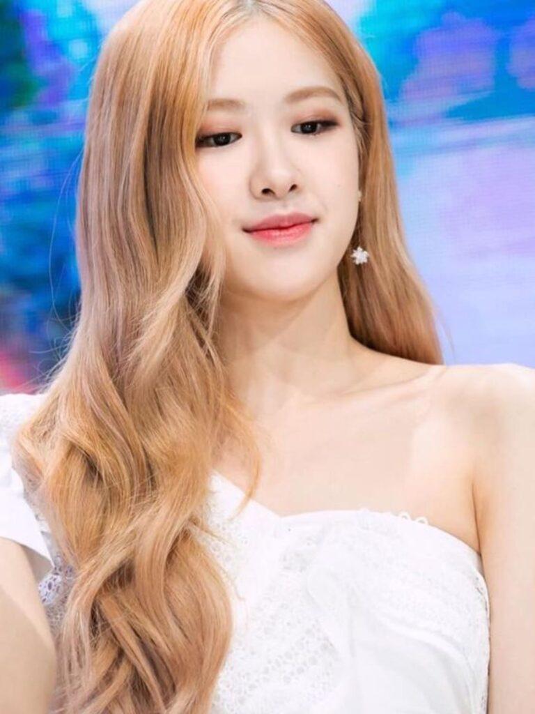 Rosé tóc xoăn - 10 cách tạo kiểu khiến dân tình mê mẩn